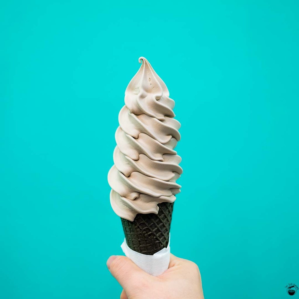 Lick & Whoop, Soft Ice Cream Dessert - Yang Bersangkutan